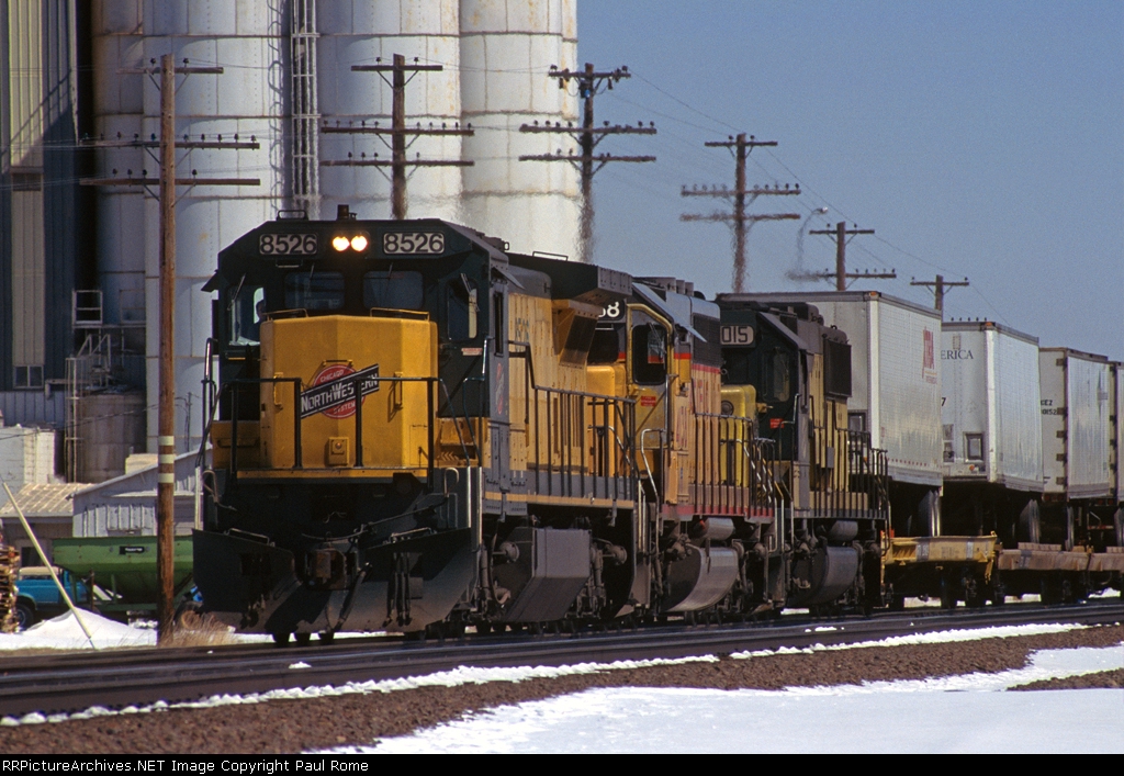 C&NW 8526, GE C40-8, works a westbound intermodel train